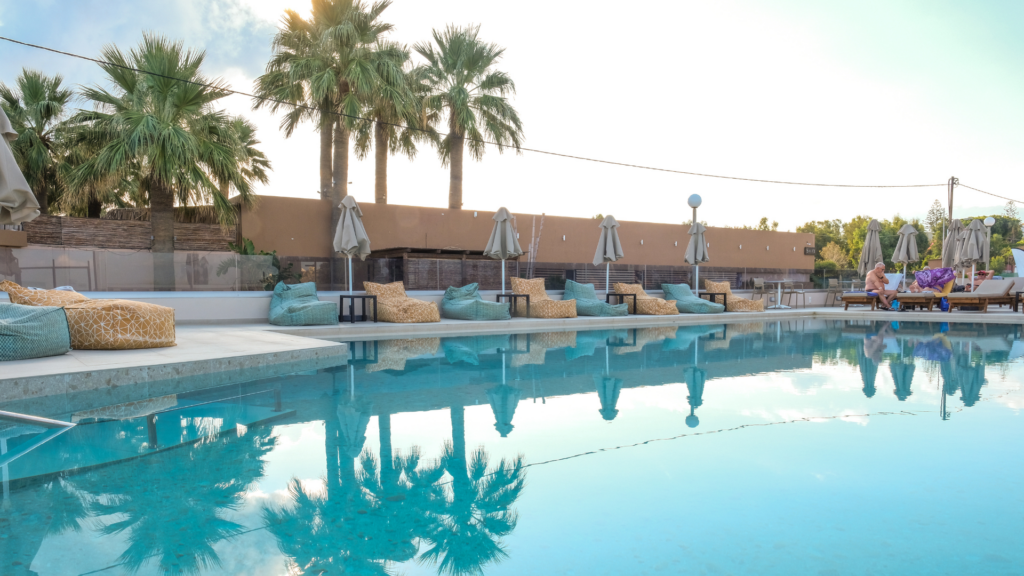 Eiland Cocktail & Dine • Chrispy Beach Resort